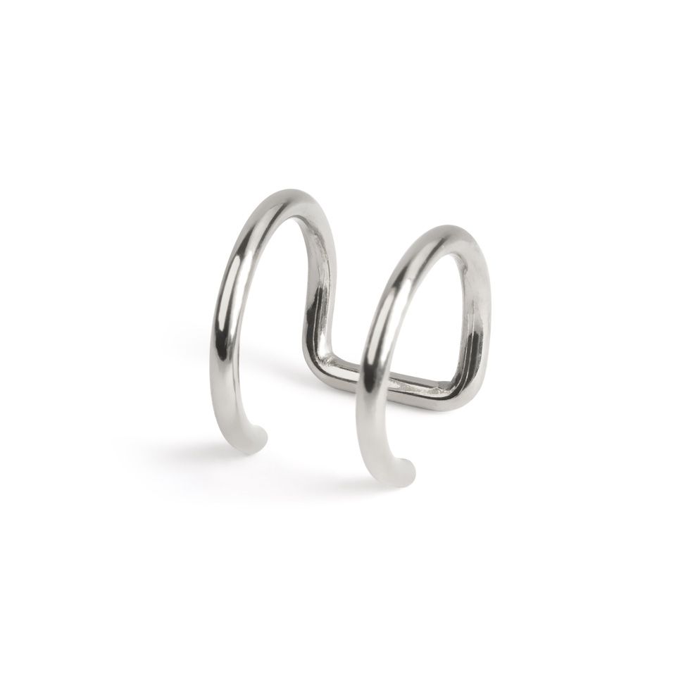 Fake öronpiercing av två eller tre sammansatta ringar